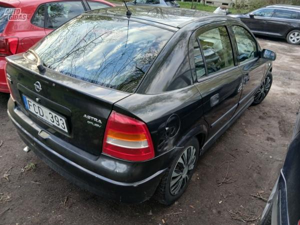 Black Opel Astra 2000 in Kaunas, with an engine capacity of 2.00 L and mileage of 340 thousand km for 400 €, photo 4 on AUTOMOTO.COM.LV