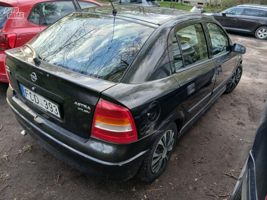 Black Opel Astra 2000 in Kaunas, with an engine capacity of 2.00 L and mileage of 340 thousand km for 400 €, photo 5 on AUTOMOTO.COM.LV