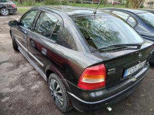 Black Opel Astra 2000 in Kaunas, with an engine capacity of 2.00 L and mileage of 340 thousand km for 400 €, photo 8 on AUTOMOTO.COM.LV