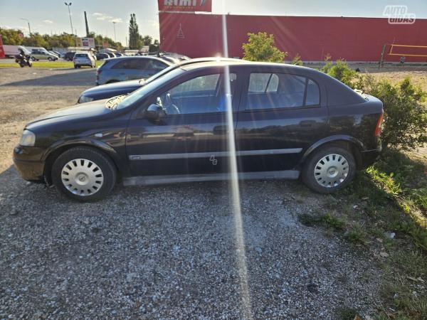 Black Opel Astra 2000 in Kaunas, with an engine capacity of 1.70 L and mileage of 357 thousand km for 500 €, photo 4 on AUTOMOTO.COM.LV