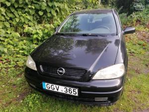 Black Opel Astra 2000 in Moletai, with an engine capacity of 2.00 L and mileage of 367 thousand km for 380 €, photo 3 on AUTOMOTO.COM.LV