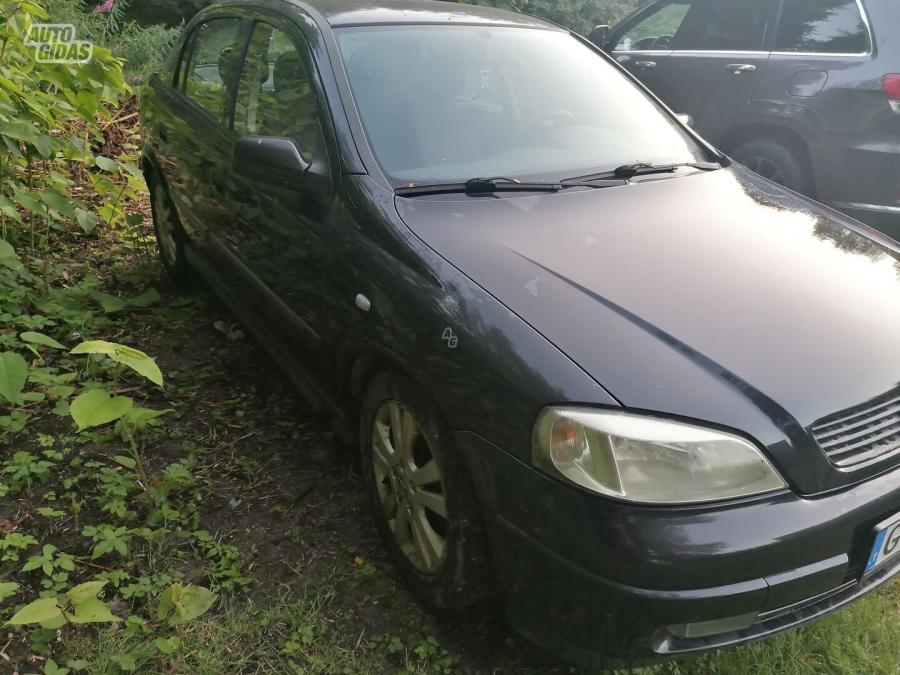 Black Opel Astra 2000 in Moletai, with an engine capacity of 2.00 L and mileage of 367 thousand km for 380 €, photo 4 on AUTOMOTO.COM.LV