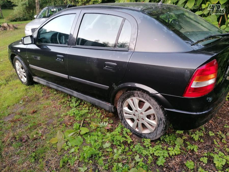 Black Opel Astra 2000 in Moletai, with an engine capacity of 2.00 L and mileage of 367 thousand km for 380 €, photo 5 on AUTOMOTO.COM.LV