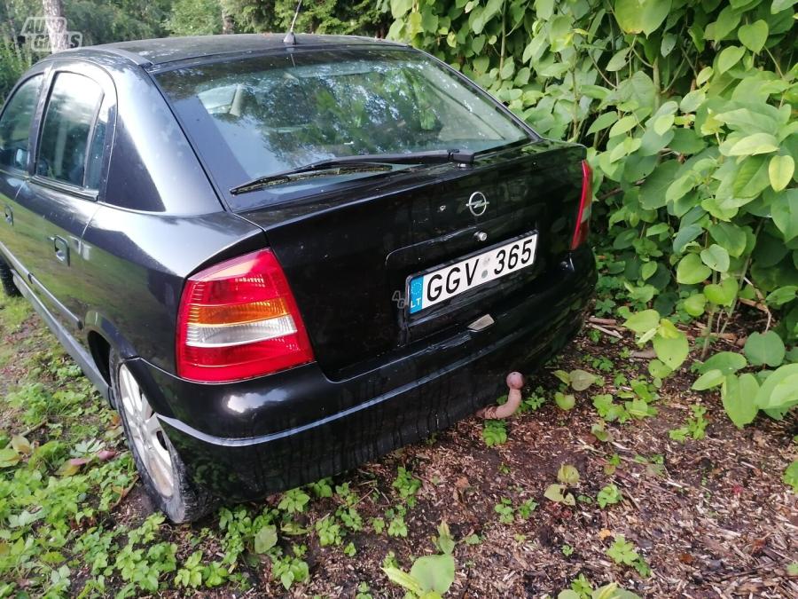 Black Opel Astra 2000 in Moletai, with an engine capacity of 2.00 L and mileage of 367 thousand km for 380 €, photo 6 on AUTOMOTO.COM.LV