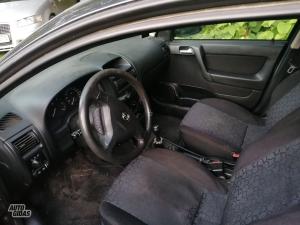 Black Opel Astra 2000 in Moletai, with an engine capacity of 2.00 L and mileage of 367 thousand km for 380 €, photo 7 on AUTOMOTO.COM.LV
