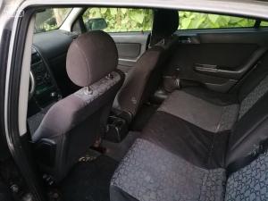 Black Opel Astra 2000 in Moletai, with an engine capacity of 2.00 L and mileage of 367 thousand km for 380 €, photo 11 on AUTOMOTO.COM.LV