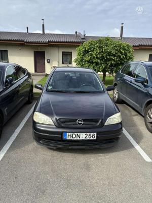 Black Opel Astra 2000 in Vilnius, with an engine capacity of 2.00 L and mileage of 297 thousand km for 850 €, photo 3 on AUTOMOTO.COM.LV