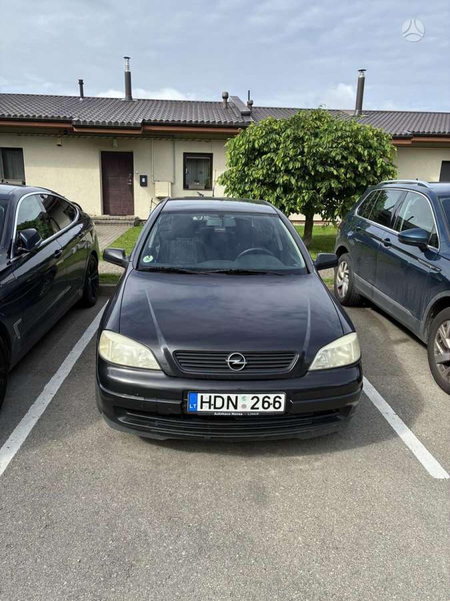Black Opel Astra 2000 in Vilnius, with an engine capacity of 2.00 L and mileage of 297 thousand km for 850 €, photo 3 on AUTOMOTO.COM.LV
