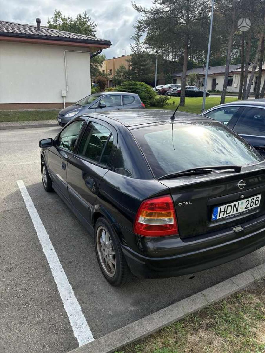 Black Opel Astra 2000 in Vilnius, with an engine capacity of 2.00 L and mileage of 297 thousand km for 850 €, photo 6 on AUTOMOTO.COM.LV