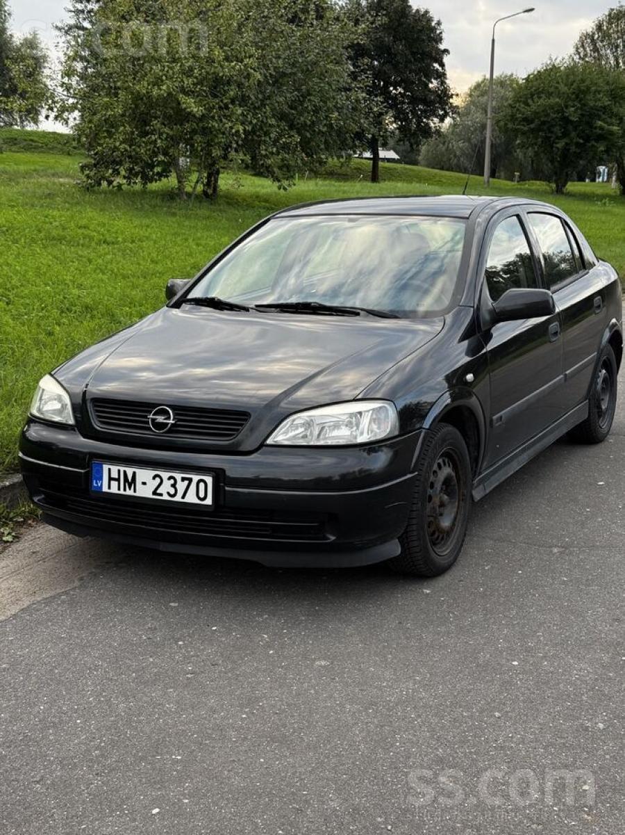 Black Opel Astra 2000 in Riga, with an engine capacity of 1.60 L and mileage of 244 thousand km for 300 €, photo 1 on AUTOMOTO.COM.LV