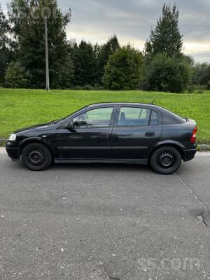 Black Opel Astra 2000 in Riga, with an engine capacity of 1.60 L and mileage of 244 thousand km for 300 €, photo 4 on AUTOMOTO.COM.LV