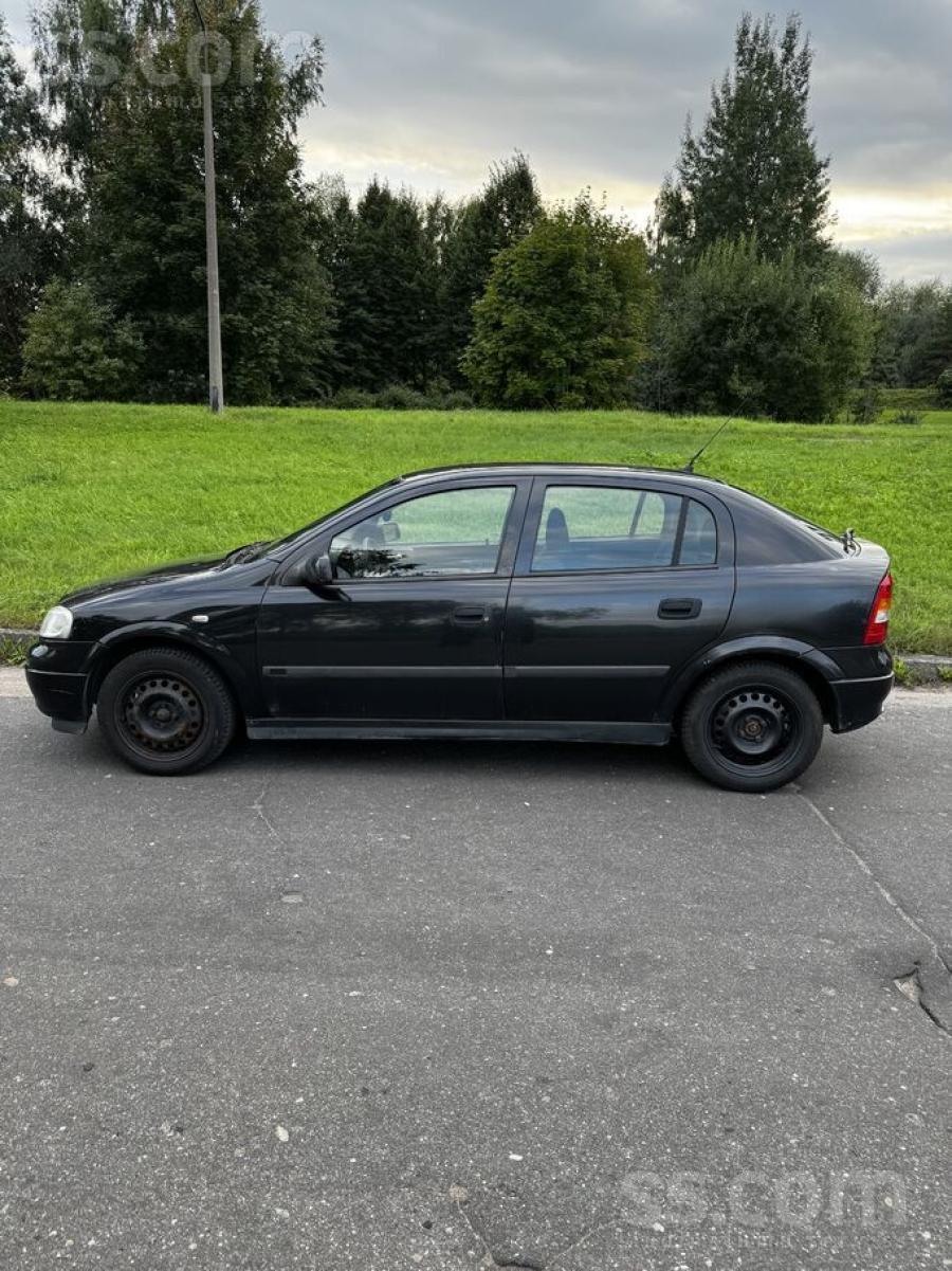 Black Opel Astra 2000 in Riga, with an engine capacity of 1.60 L and mileage of 244 thousand km for 300 €, photo 4 on AUTOMOTO.COM.LV