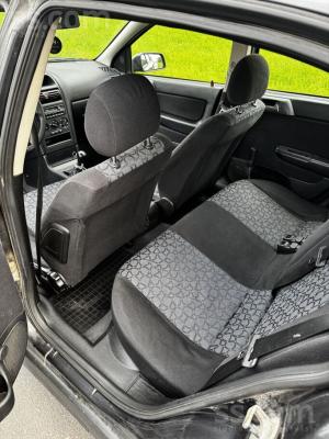 Black Opel Astra 2000 in Riga, with an engine capacity of 1.60 L and mileage of 244 thousand km for 300 €, photo 8 on AUTOMOTO.COM.LV