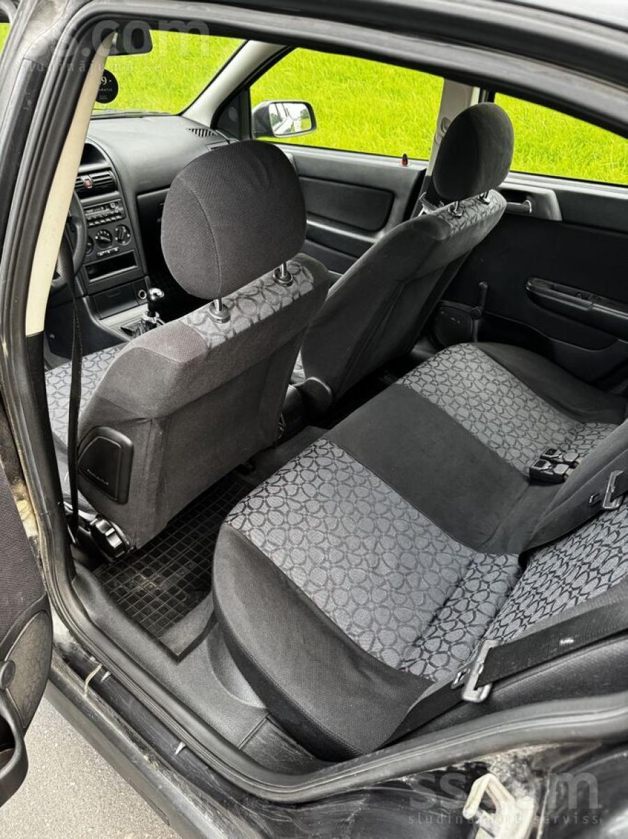 Black Opel Astra 2000 in Riga, with an engine capacity of 1.60 L and mileage of 244 thousand km for 300 €, photo 8 on AUTOMOTO.COM.LV