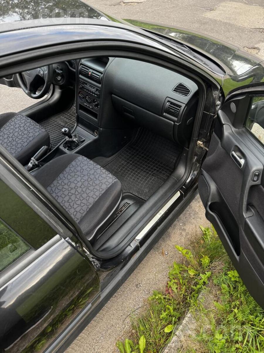Black Opel Astra 2000 in Riga, with an engine capacity of 1.60 L and mileage of 244 thousand km for 300 €, photo 9 on AUTOMOTO.COM.LV