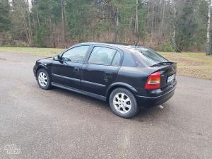 Black Opel Astra 2002 in Vilnius, with an engine capacity of 1.70 L and mileage of 350 thousand km for 490 €, photo 3 on AUTOMOTO.COM.LV