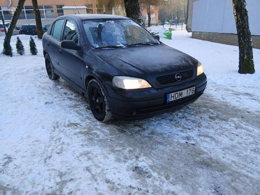 Black Opel Astra 2002 in Kaunas, with an engine capacity of 2.00 L and mileage of 263 thousand km for 980 €, photo 5 on AUTOMOTO.COM.LV