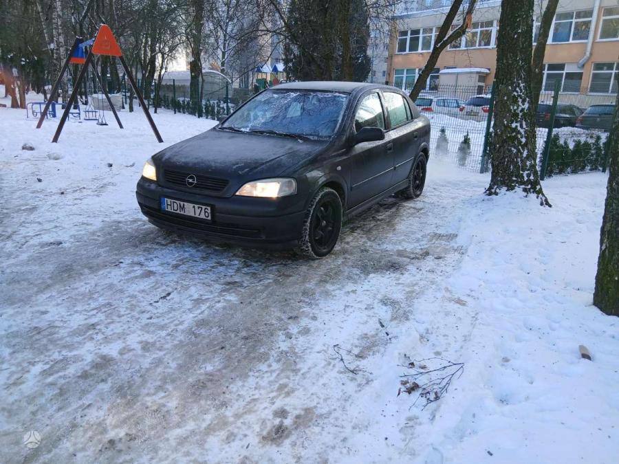 Black Opel Astra 2002 in Kaunas, with an engine capacity of 2.00 L and mileage of 263 thousand km for 980 €, photo 6 on AUTOMOTO.COM.LV