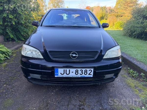 Black Opel Astra 2002 in Saldus, with an engine capacity of 1.60 L and mileage of 182 thousand km for 500 €, photo 1 on AUTOMOTO.COM.LV