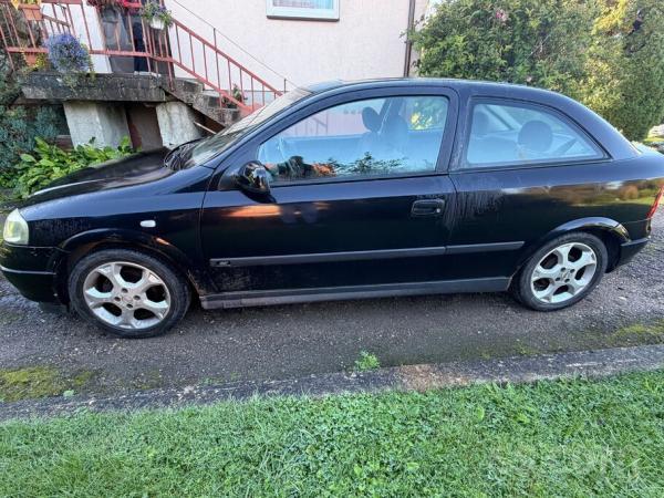 Black Opel Astra 2002 in Saldus, with an engine capacity of 1.60 L and mileage of 182 thousand km for 500 €, photo 5 on AUTOMOTO.COM.LV