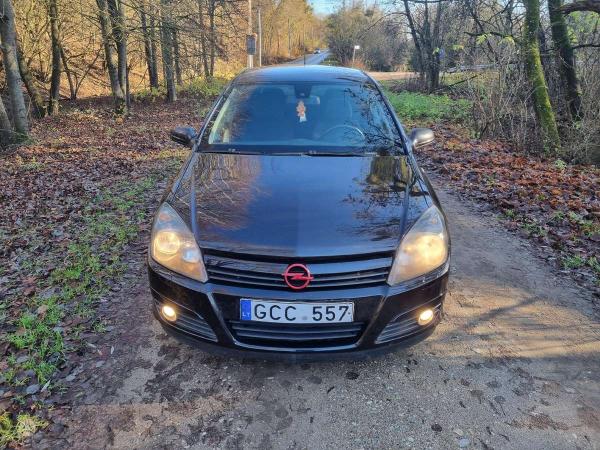 Melns Opel Astra 2004 Kauņa, ar dzinēja tilpumu 1.70 L un nobraukumu 279 tūkst. km par 1000 €, foto 2 vietnē AUTOMOTO.COM.LV
