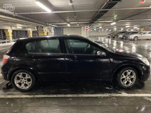 Black Opel Astra 2004 in Kaunas, with an engine capacity of 1.70 L and mileage of 302 thousand km for 1200 €, photo 3 on AUTOMOTO.COM.LV