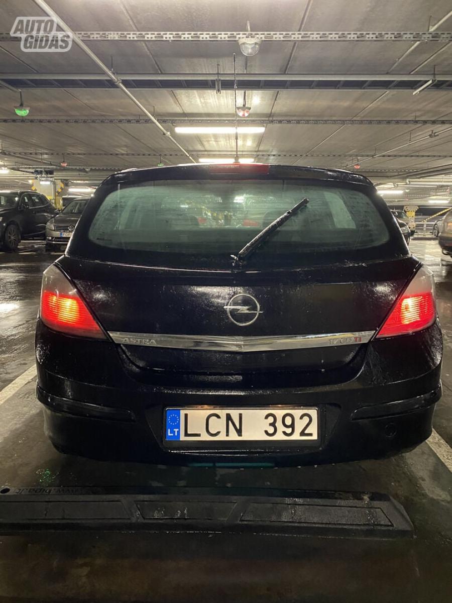 Black Opel Astra 2004 in Kaunas, with an engine capacity of 1.70 L and mileage of 302 thousand km for 1200 €, photo 6 on AUTOMOTO.COM.LV