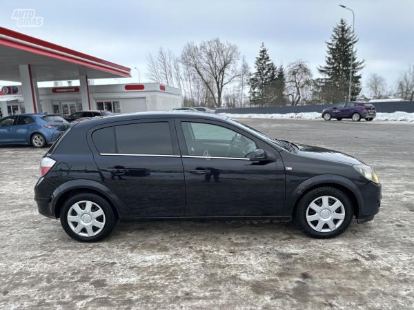 Black Opel Astra 2004 in Ukmerge, with an engine capacity of 1.70 L and mileage of 400 thousand km for 750 €, photo 6 on AUTOMOTO.COM.LV