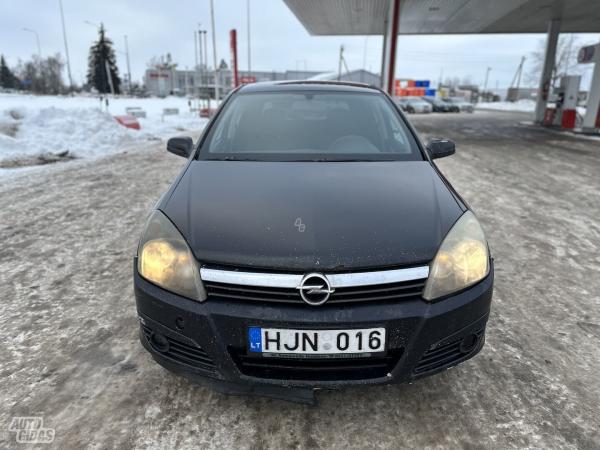 Black Opel Astra 2004 in Ukmerge, with an engine capacity of 1.70 L and mileage of 400 thousand km for 750 €, photo 8 on AUTOMOTO.COM.LV