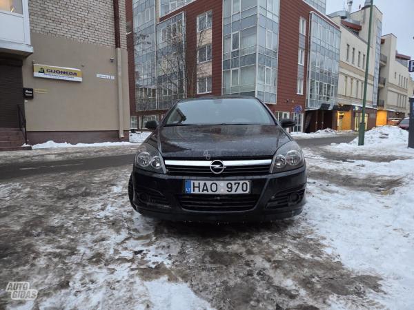 Black Opel Astra 2004 in Klaipeda, with an engine capacity of 1.70 L and mileage of 301 thousand km for 1299 €, photo 8 on AUTOMOTO.COM.LV