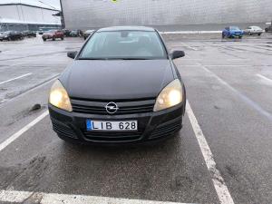 Melns Opel Astra 2004 Kauņa, ar dzinēja tilpumu 1.91 L un nobraukumu 344 tūkst. km par 1000 €, foto  vietnē AUTOMOTO.COM.LV