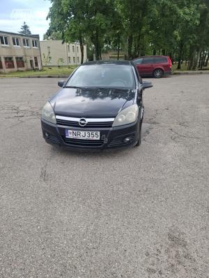 Melns Opel Astra 2004 Alīta, ar dzinēja tilpumu 1.70 L un nobraukumu 328 tūkst. km par 600 €, foto  vietnē AUTOMOTO.COM.LV