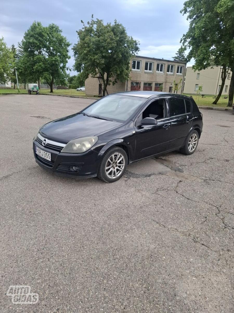 Melns Opel Astra 2004 Alīta, ar dzinēja tilpumu 1.70 L un nobraukumu 328 tūkst. km par 600 €, foto 3 vietnē AUTOMOTO.COM.LV
