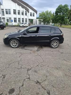 Melns Opel Astra 2004 Alīta, ar dzinēja tilpumu 1.70 L un nobraukumu 328 tūkst. km par 600 €, foto 4 vietnē AUTOMOTO.COM.LV