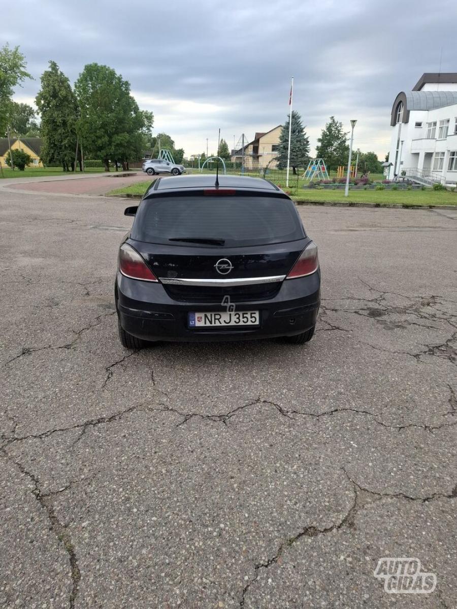 Melns Opel Astra 2004 Alīta, ar dzinēja tilpumu 1.70 L un nobraukumu 328 tūkst. km par 600 €, foto 5 vietnē AUTOMOTO.COM.LV