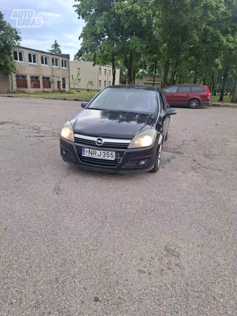 Melns Opel Astra 2004 Alīta, ar dzinēja tilpumu 1.70 L un nobraukumu 328 tūkst. km par 600 €, foto 9 vietnē AUTOMOTO.COM.LV