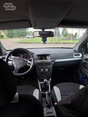 Melns Opel Astra 2004 Alīta, ar dzinēja tilpumu 1.70 L un nobraukumu 328 tūkst. km par 600 €, foto 10 vietnē AUTOMOTO.COM.LV