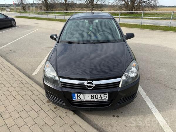 Melns Opel Astra 2004 Limbaži, ar dzinēja tilpumu 1.70 L un nobraukumu 300 tūkst. km par 950 €, foto 1 vietnē AUTOMOTO.COM.LV