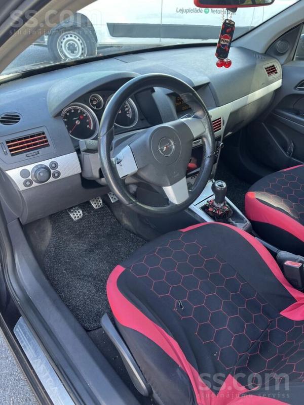 Opel Astra 2004 Rīga vietnē Melns Opel Astra 2004 Rīga, ar dzinēja tilpumu 1.40 L un nobraukumu 299 tūkst. km par 1500 €, foto 7 vietnē AUTOMOTO.COM.LV