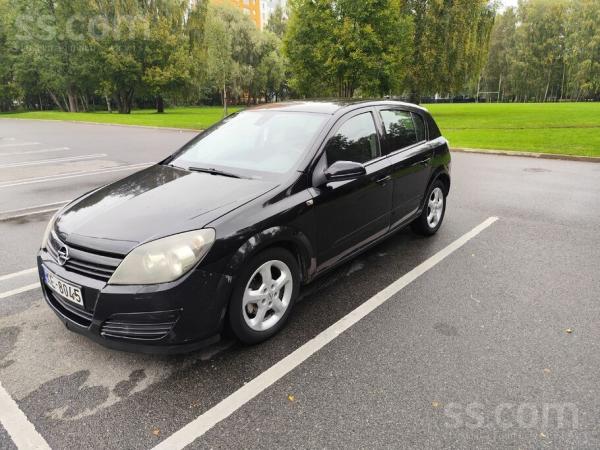 Black Opel Astra 2004 in Riga, with an engine capacity of 1.70 L and mileage of 293 thousand km for 2500 €, photo 1 on AUTOMOTO.COM.LV