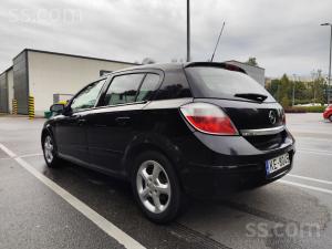 Black Opel Astra 2004 in Riga, with an engine capacity of 1.70 L and mileage of 293 thousand km for 2300 €, photo 5 on AUTOMOTO.COM.LV