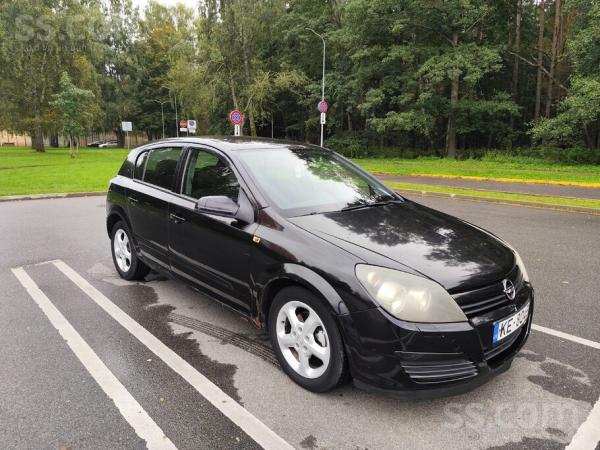 Black Opel Astra 2004 in Riga, with an engine capacity of 1.70 L and mileage of 293 thousand km for 2500 €, photo 7 on AUTOMOTO.COM.LV