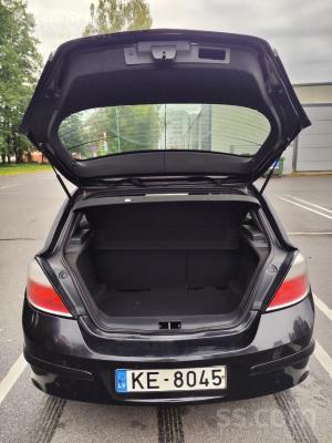 Black Opel Astra 2004 in Riga, with an engine capacity of 1.70 L and mileage of 293 thousand km for 2300 €, photo 9 on AUTOMOTO.COM.LV