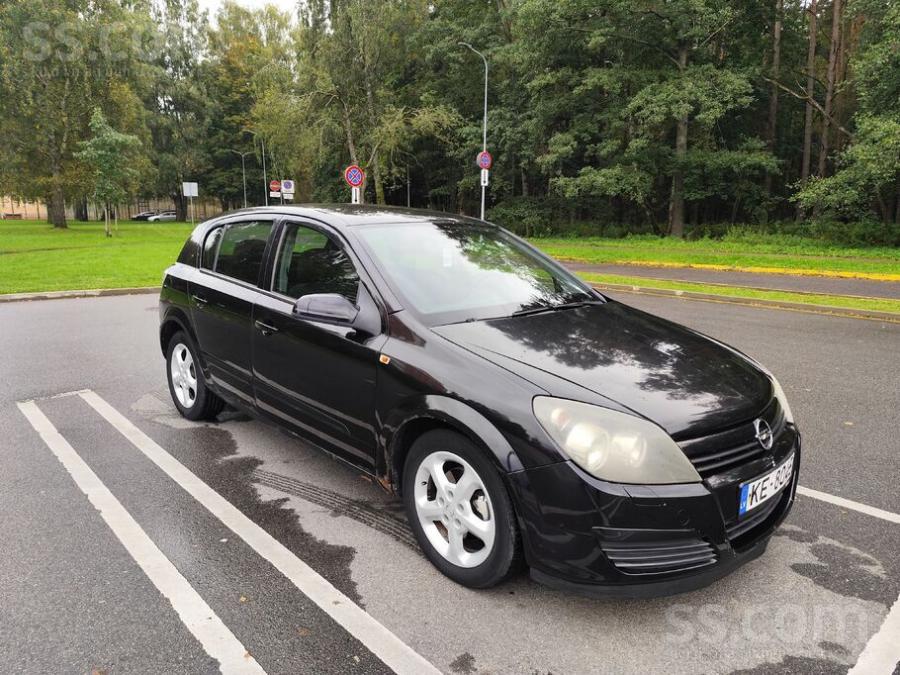 Black Opel Astra 2004 in Riga, with an engine capacity of 1.70 L and mileage of 293 thousand km for 2300 €, photo 13 on AUTOMOTO.COM.LV