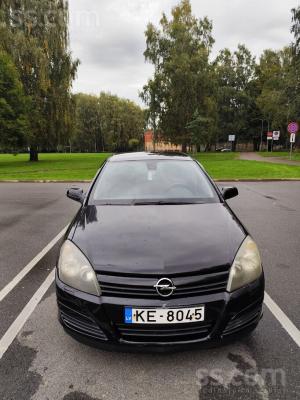 Black Opel Astra 2004 in Riga, with an engine capacity of 1.70 L and mileage of 293 thousand km for 2100 €, photo 4 on AUTOMOTO.COM.LV