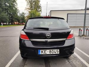 Black Opel Astra 2004 in Riga, with an engine capacity of 1.70 L and mileage of 293 thousand km for 2100 €, photo 5 on AUTOMOTO.COM.LV