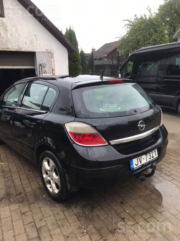 Melns Opel Astra 2005 Jūrmala, ar dzinēja tilpumu 1.90 L un nobraukumu 288 tūkst. km par 2200 €, foto 3 vietnē AUTOMOTO.COM.LV