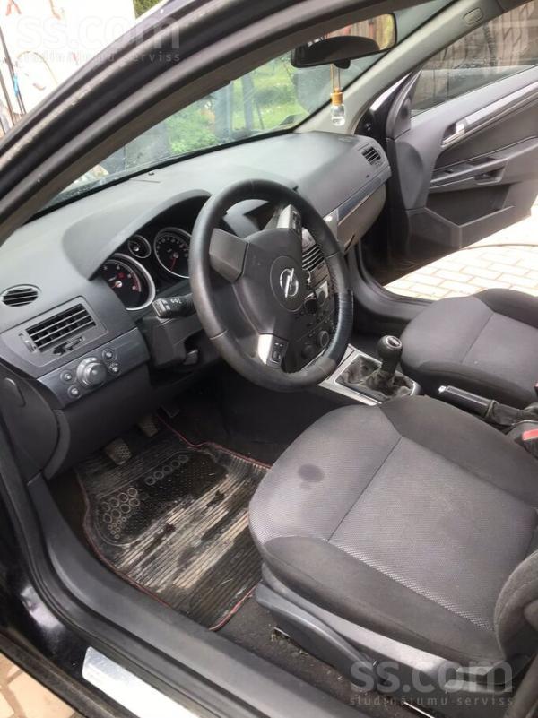 Melns Opel Astra 2005 Jūrmala, ar dzinēja tilpumu 1.90 L un nobraukumu 288 tūkst. km par 2200 €, foto 4 vietnē AUTOMOTO.COM.LV