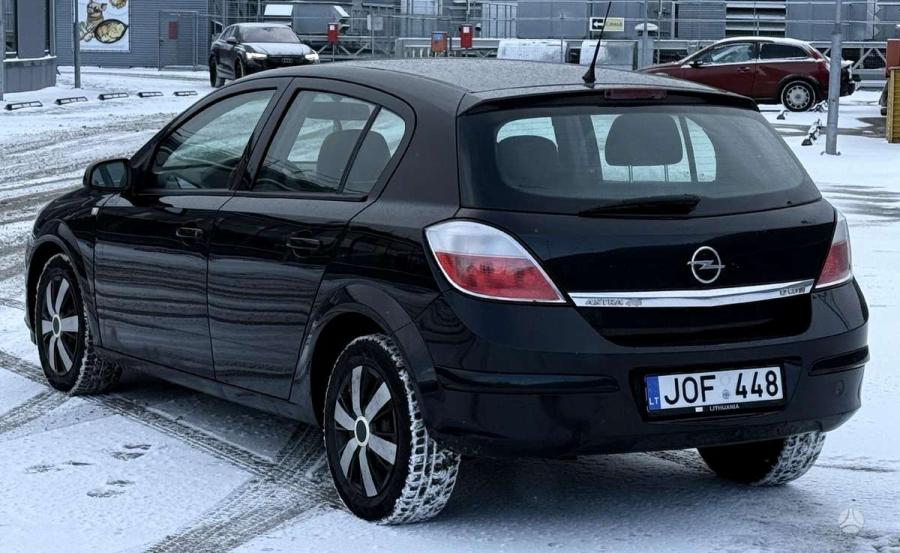 Melns Opel Astra 2005 Viļņa, ar dzinēja tilpumu 1.69 L un nobraukumu 252 tūkst. km par 999 €, foto 3 vietnē AUTOMOTO.COM.LV