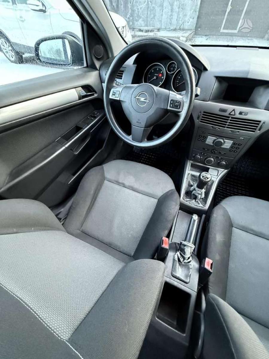 Melns Opel Astra 2005 Viļņa, ar dzinēja tilpumu 1.69 L un nobraukumu 252 tūkst. km par 999 €, foto 11 vietnē AUTOMOTO.COM.LV